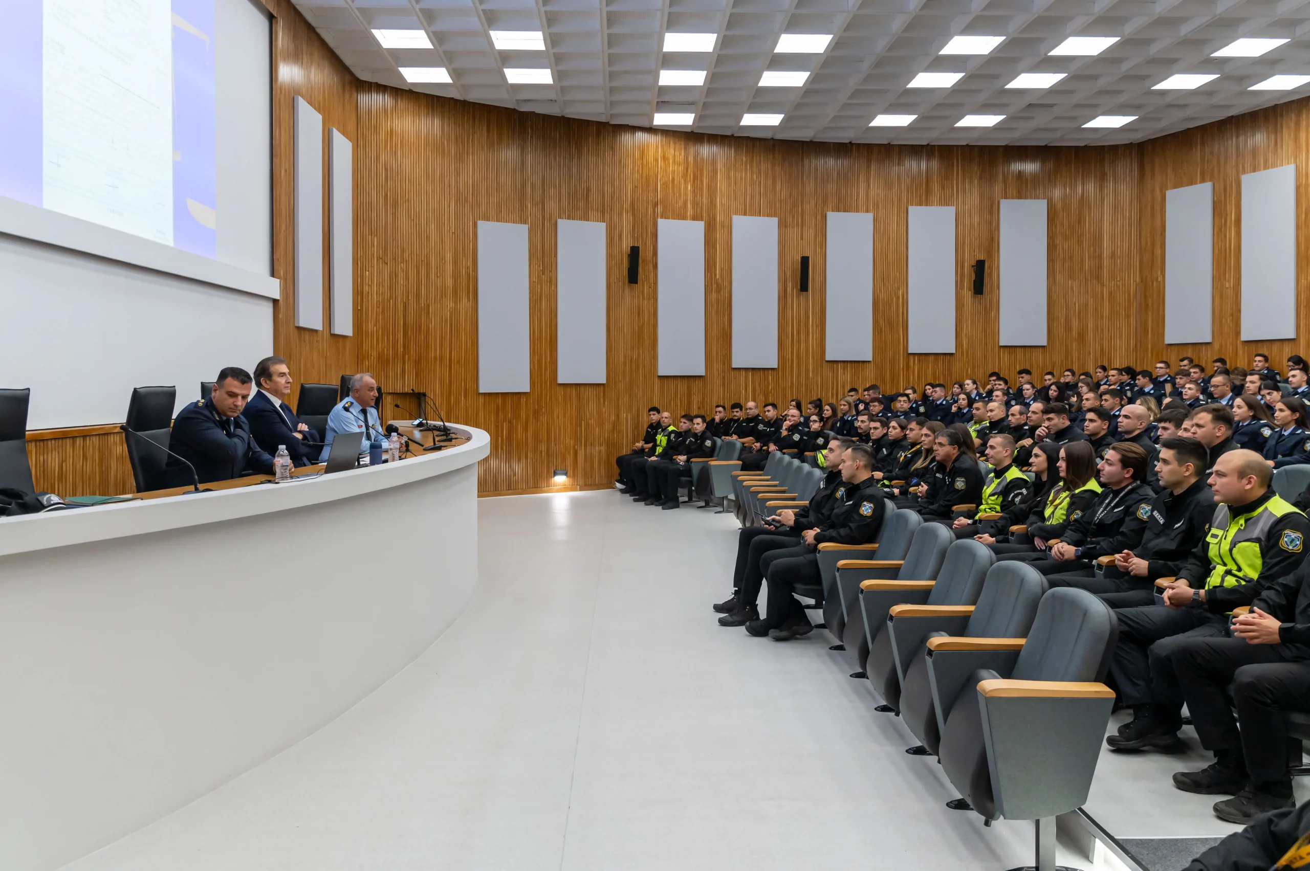 Μ. Χρυσοχοΐδης στα στελέχη της Ο.Ε.Π.Τ.Α.: «Είμαστε παρόντες στους ...